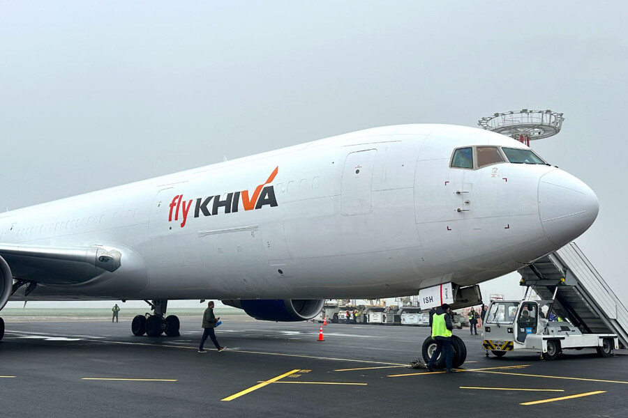 Первый самолет авиакомпании Fly Khiva встретили в аэропорту Ташкента ...