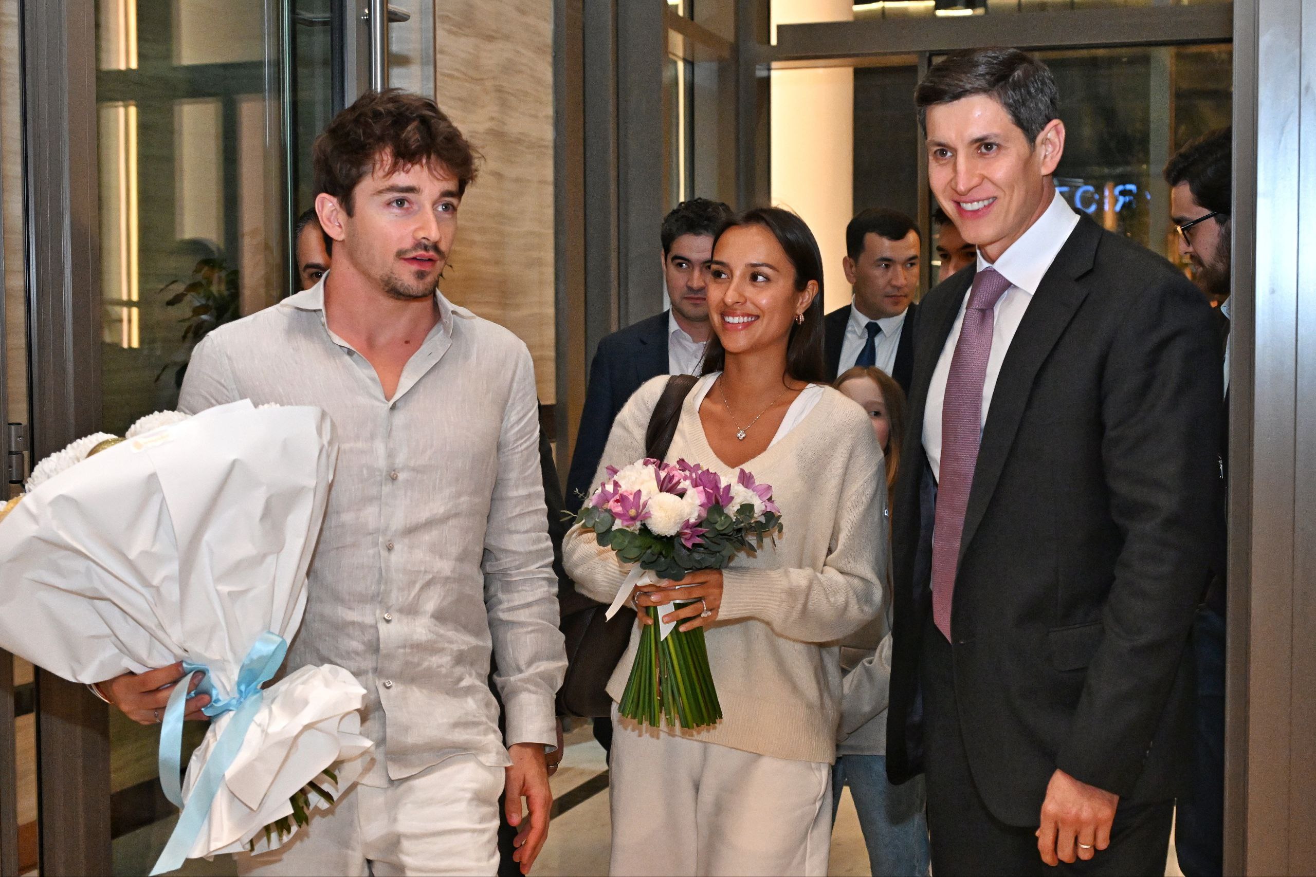 "Ferrari" jamoasining mashhur poygachisi Sharl Lekler Toshkentga yetib keldi — Toshkent Afishasi